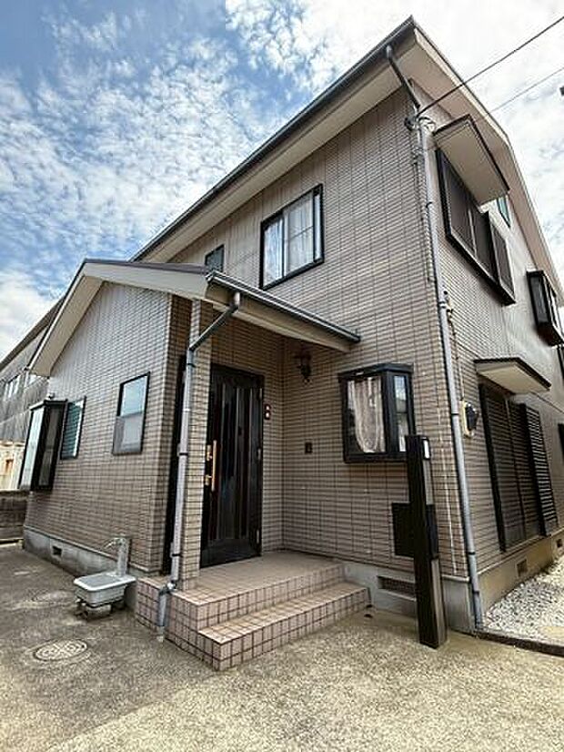 窓が多く明るいLDK、駐車スペース3台可 4SLDKの中古一戸建て情報【スマイティ】物件番号：14-8882933